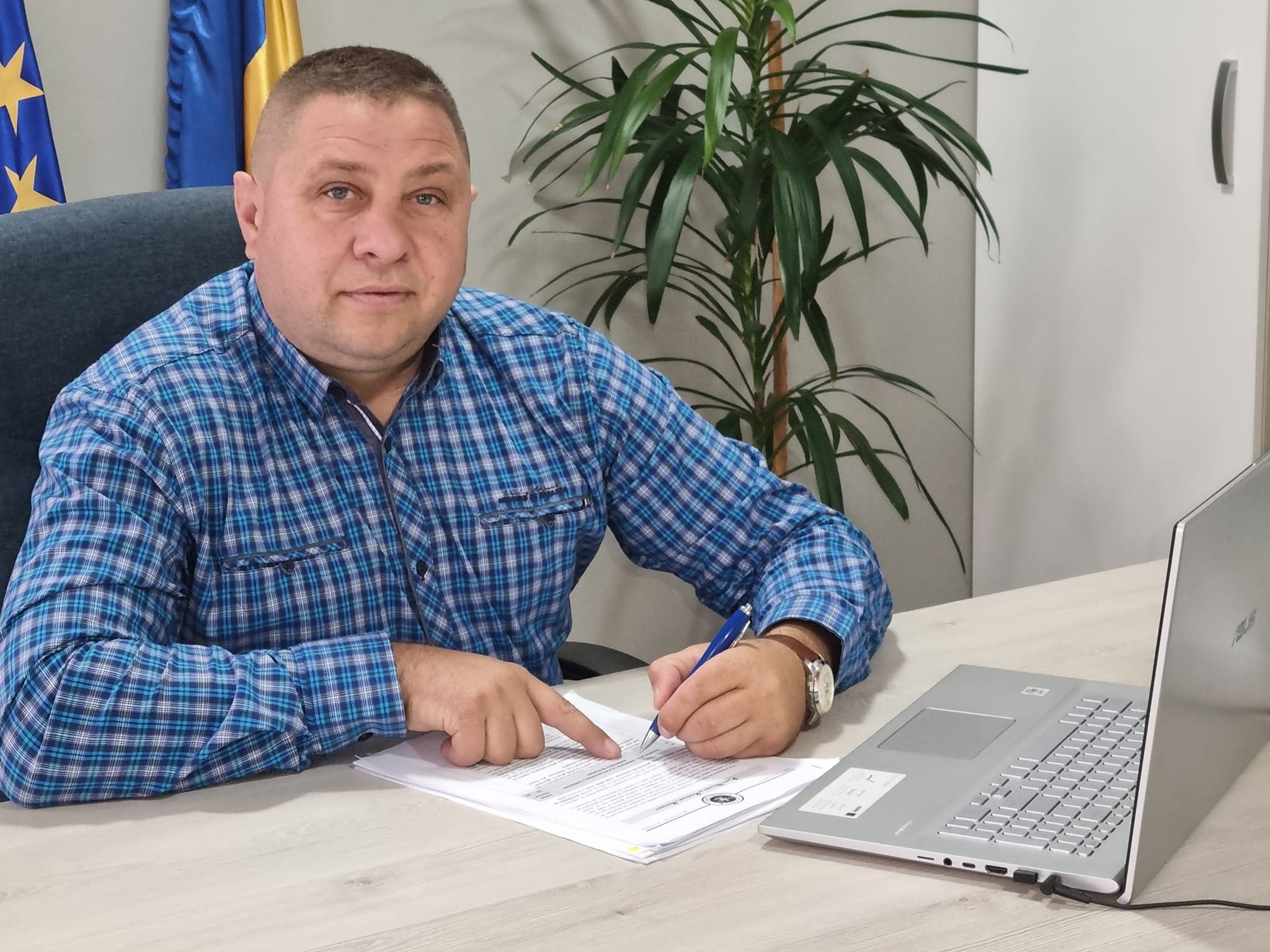 RefleqtMedia | 1.1 milioane de lei, pentru asfaltarea drumurilor din Frata