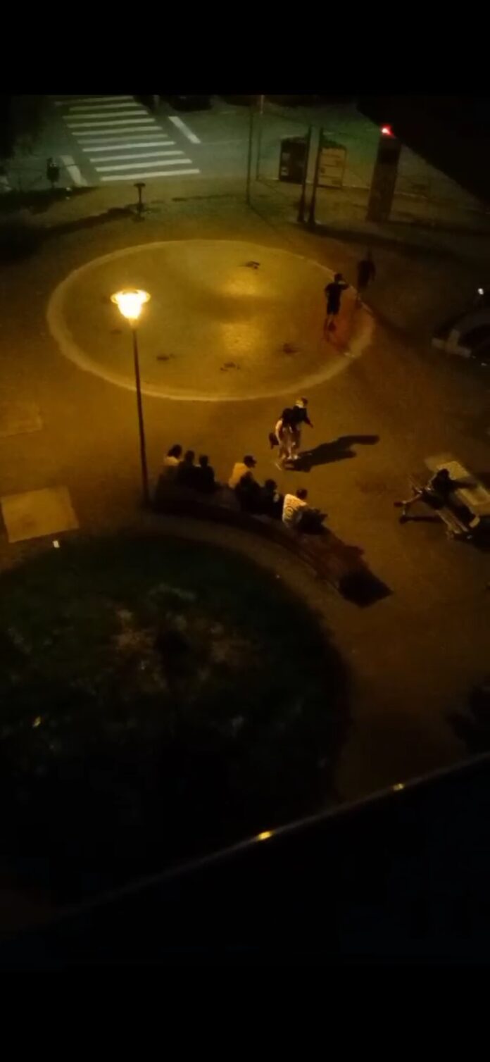 RefleqtMedia - Știrea cititorului: Noaptea, cartierul Blocuri devine un ...