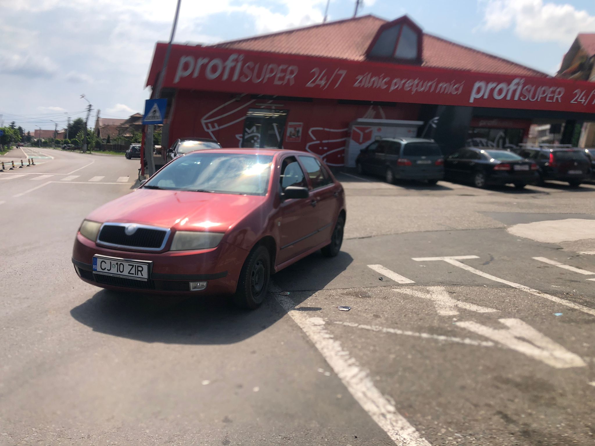 RefleqtMedia | Ei, mamă! Ia priviți ce parcare la Profi Câmpia Turzii